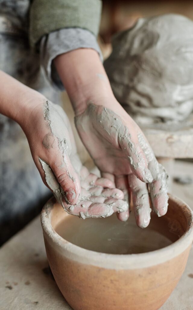 Tonvasen selber machen – Minimalistische DIY Vasen aus Ton